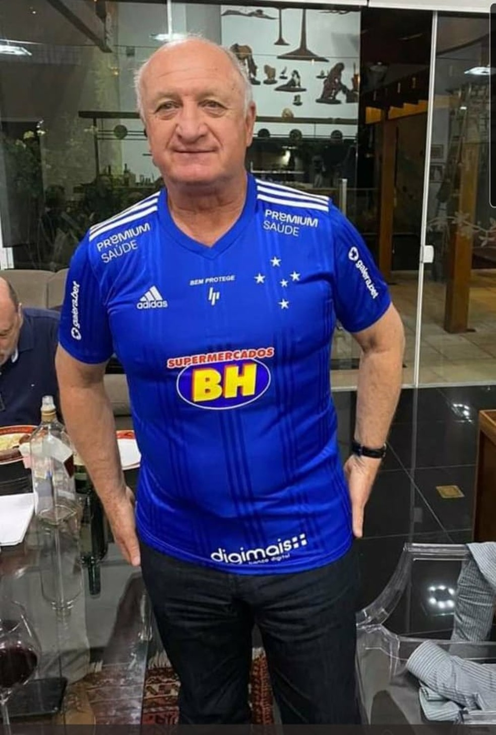 Felipão volta ao Cruzeiro para iniciar trabalho em que nada relembra a ...